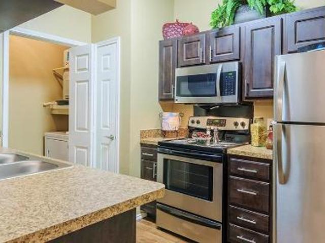 2 Br, 2 bath, Apartment 2500 Central Park Blvd