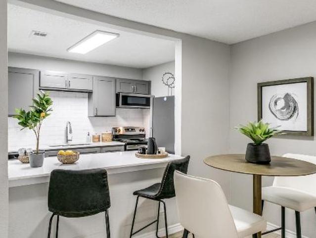 2 Br, 2 bath, Apartment 2500 Guerrero Dr