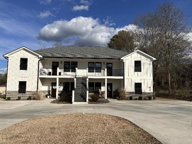 2 Br, 2 bath, Apartment 250 North Forest Avenue