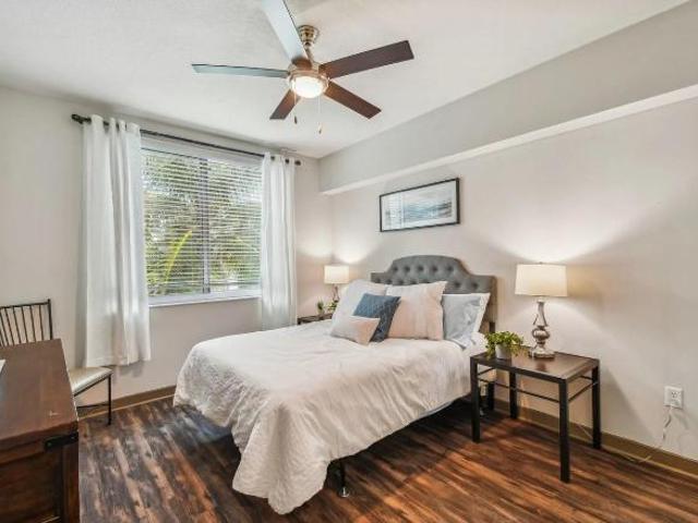 2 Br, 2 bath, Apartment 250 Congress Park Drive