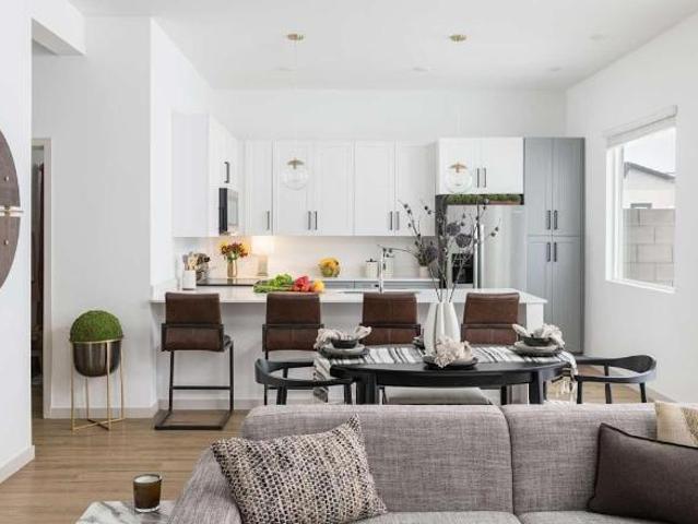 2 Br, 2 bath, Apartment 250 W Combs Rd