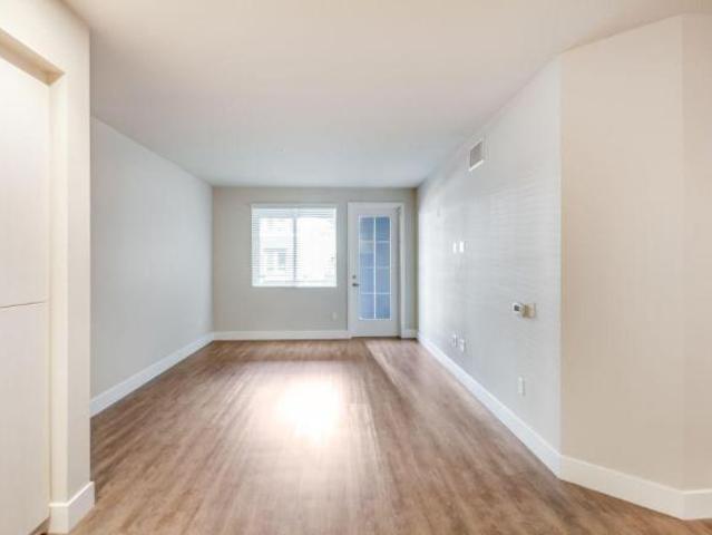 2 Br, 2 bath, Apartment 250 W Santa Fe Ave