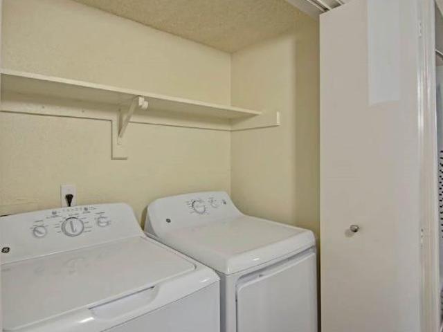 2 Br, 2 bath, Apartment 2529 W Cactus Rd