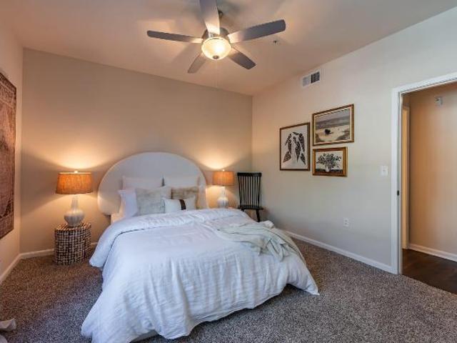 2 Br, 2 bath, Apartment 25330 Silver Aspen Way