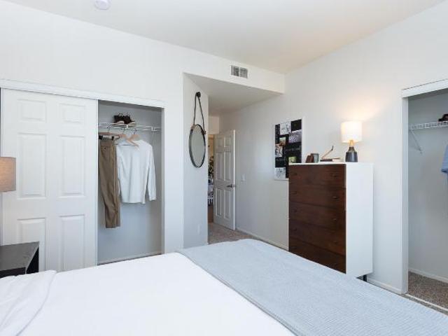 2 Br, 2 bath, Apartment 25399 The Old Road