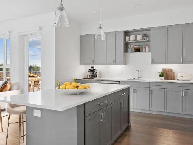 2 Br, 2 bath, Apartment 25 River Street