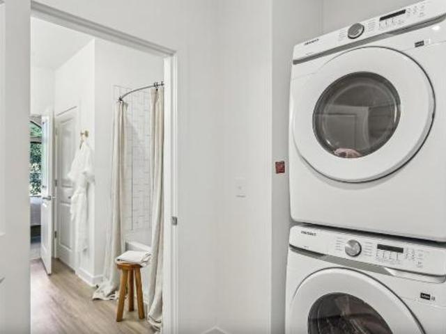2 Br, 2 bath, Apartment 2652 S Main St