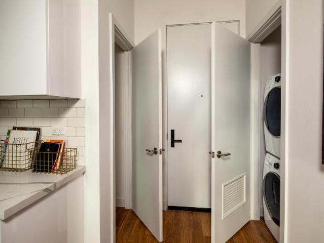 2 Br, 2 bath, Apartment 269 S Mariposa Ave