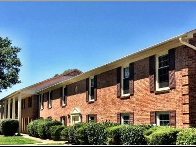 2 Br, 2 bath, Apartment 2600 Celanese Rd