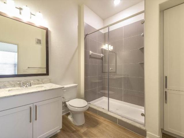 2 Br, 2 bath, Apartment 2601 Lakeside Pkwy