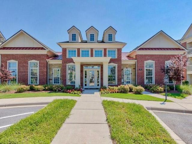 2 Br, 2 bath, Apartment 260 N Revere Cv
