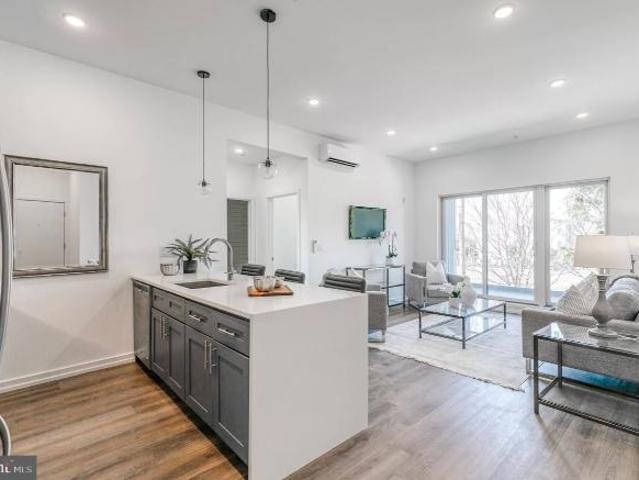 2 Br, 2 bath, Apartment 2616 West Girard Ave