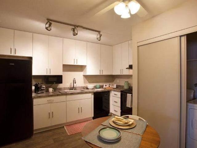 2 Br, 2 bath, Apartment 275 W Juniper Ave