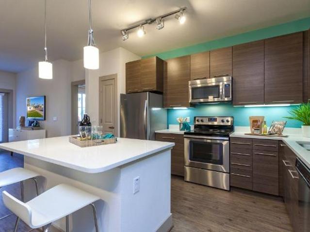 2 Br, 2 bath, Apartment 2777 S Arizona Ave