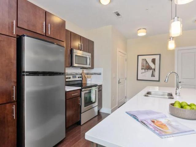 2 Br, 2 bath, Apartment 270 Pleasant Street