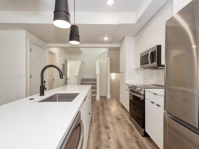 2 Br, 2 bath, Apartment 2715 W 25th Ave