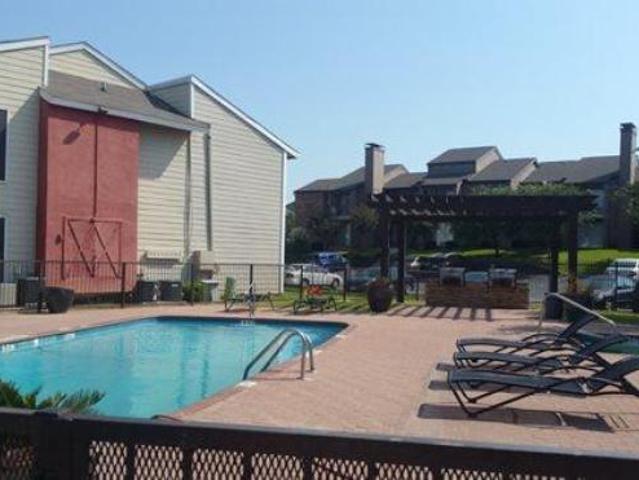2 Br, 2 bath, Apartment 2727 W Walnut Hill Lane