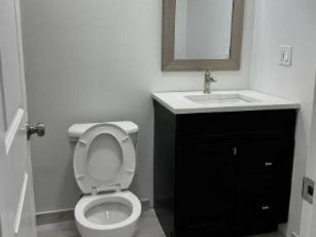 2 Br, 2 bath, Apartment 2840 W Fulton St