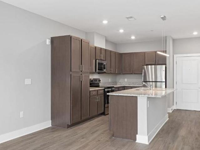 2 Br, 2 bath, Apartment 2840 Ardenview Cir