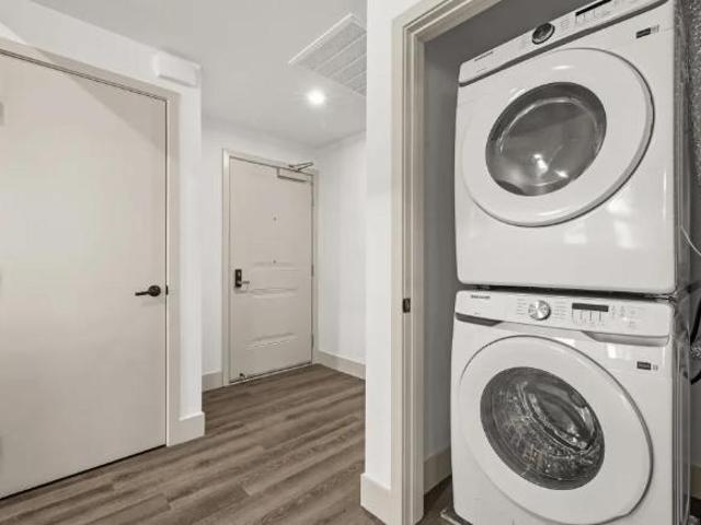 2 Br, 2 bath, Apartment 2840 E Bidwell St