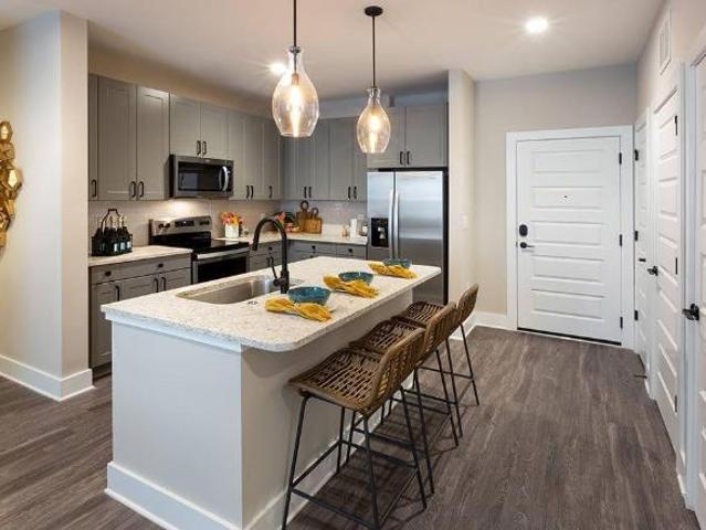 2 Br, 2 bath, Apartment 2855 Crescent Parkway