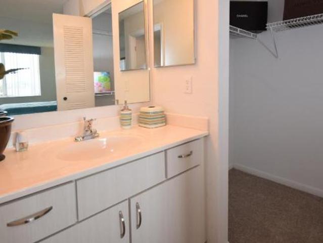 2 Br, 2 bath, Apartment 2882 Tennis Club Dr