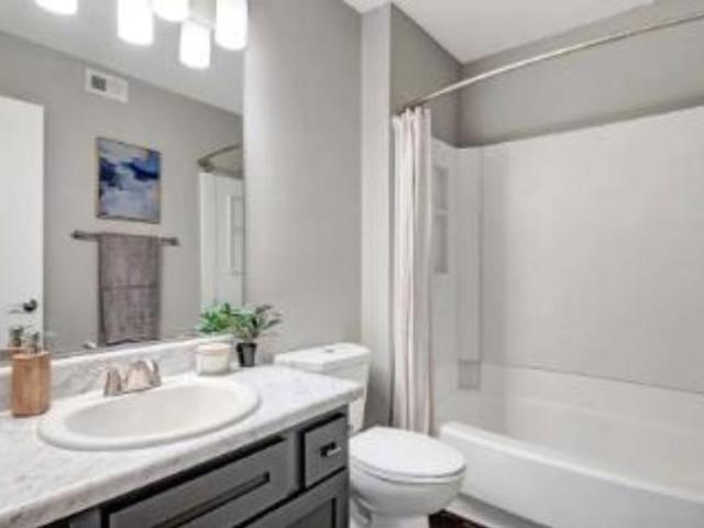 2 Br, 2 bath, Apartment 2800 Bainbridge Dr