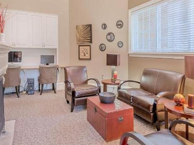 2 Br, 2 bath, Apartment 2801 Airport Freeway