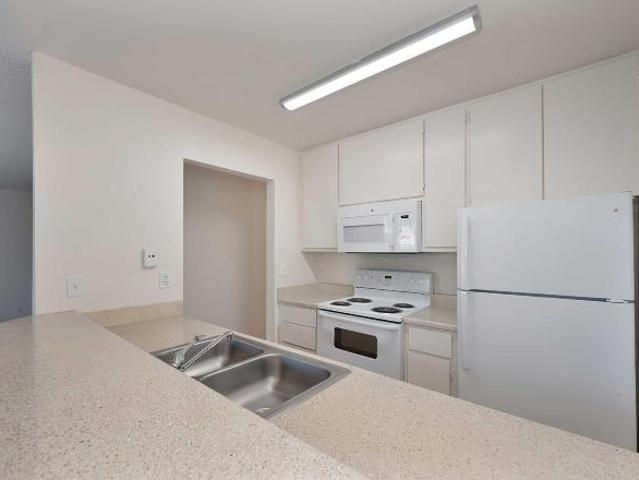 2 Br, 2 bath, Apartment 2805 Yosemite Blvd