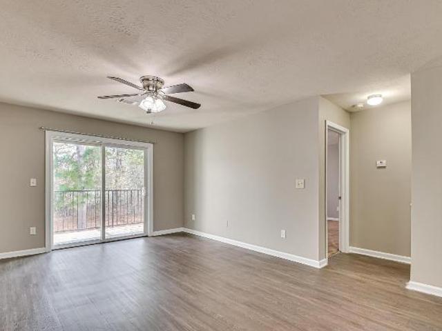 2 Br, 2 bath, Apartment 2810 Thomas Lane