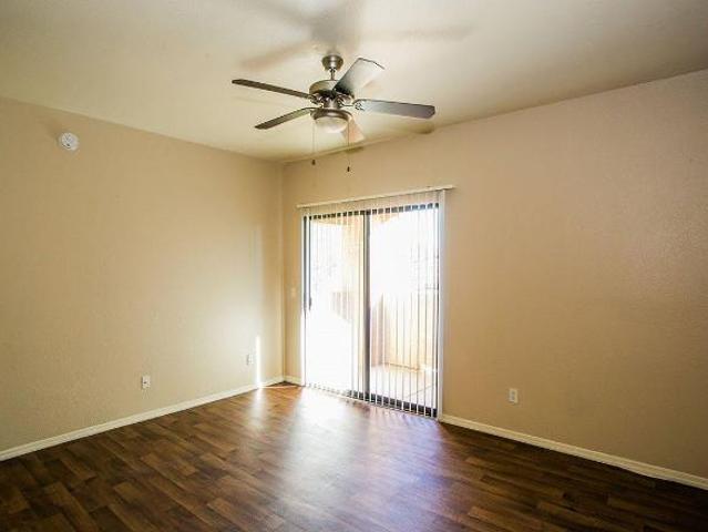 2 Br, 2 bath, Apartment 2811 W Deer Valley Rd