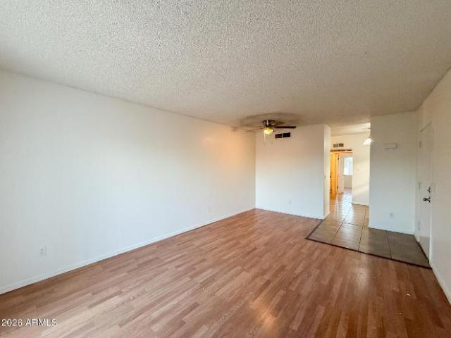 2 Br, 2 bath, Apartment 2833 E Kathleen Road