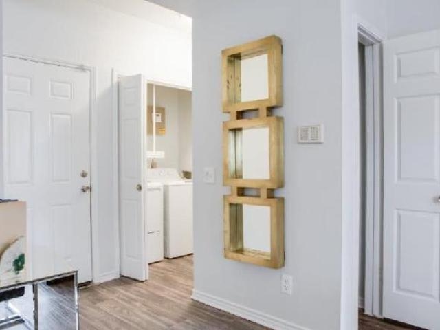 2 Br, 2 bath, Apartment 2940 W Royal Lane