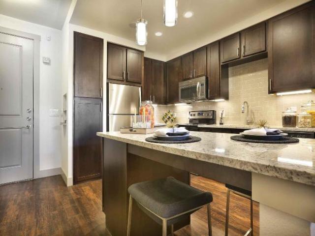 2 Br, 2 bath, Apartment 2949 Parkwood Boulevard