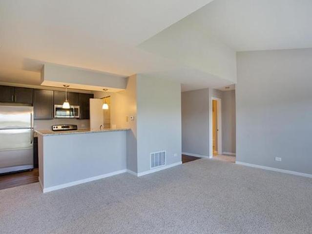 2 Br, 2 bath, Apartment 29533 N Waukegan Rd