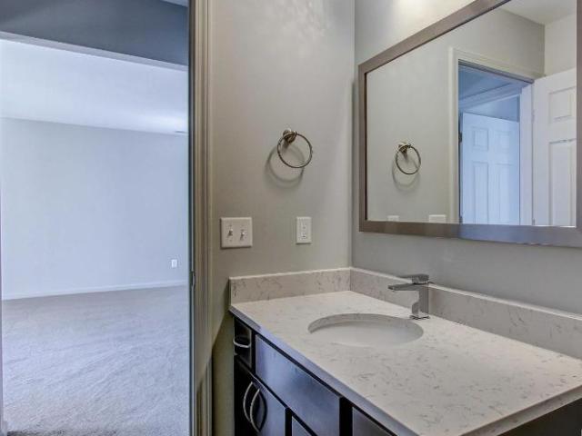2 Br, 2 bath, Apartment 2956 W Central Ave