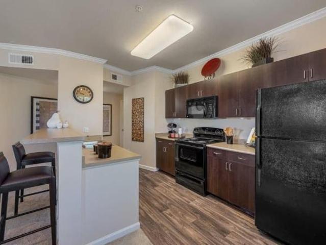 2 Br, 2 bath, Apartment 29675 N North Valley Pkwy