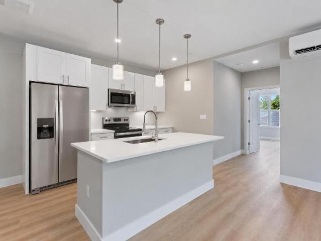 2 Br, 2 bath, Apartment 298 Main Street