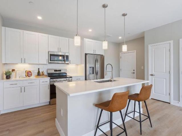 2 Br, 2 bath, Apartment 298 Main Street