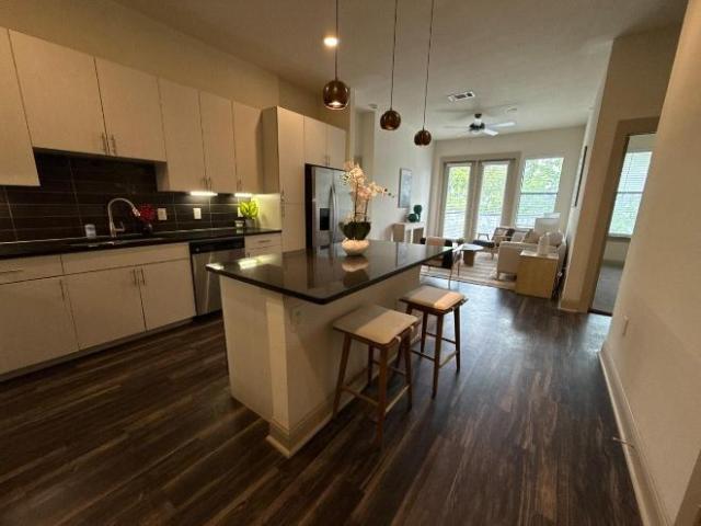 2 Br, 2 bath, Apartment 2901 W 5th St