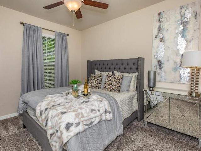 2 Br, 2 bath, Apartment 2901 Ridgeview Dr