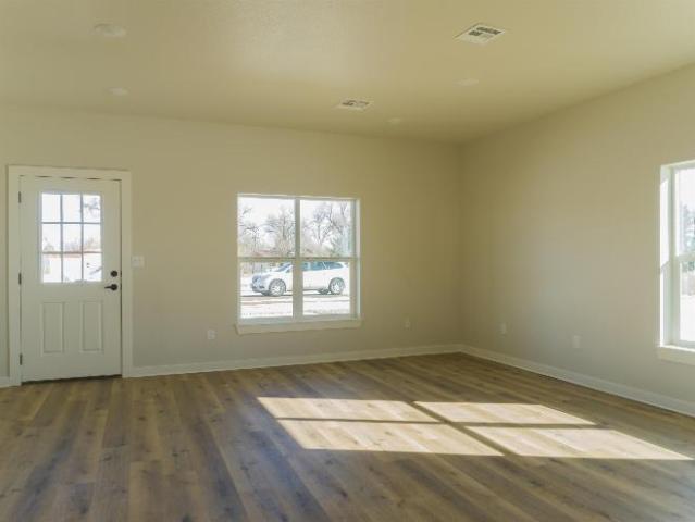 2 Br, 2 bath, Apartment 309 West Cottonwood St