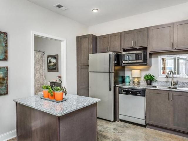 2 Br, 2 bath, Apartment 3000 Bluebird Lane