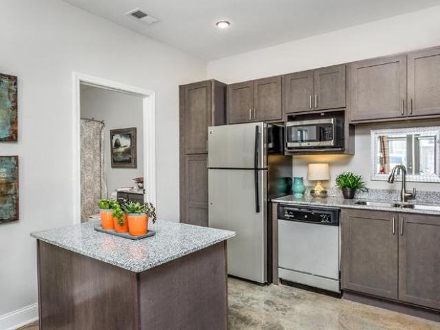 2 Br, 2 bath, Apartment 3000 Bluebird Ln