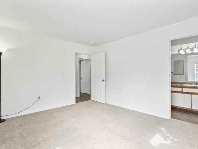 2 Br, 2 bath, Apartment 300 NE Autumn Rose Way