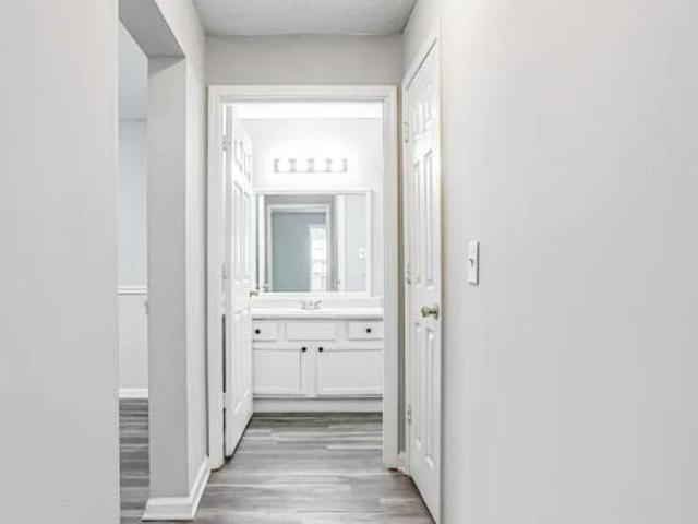 2 Br, 2 bath, Apartment 300 Carpenter Dr NE