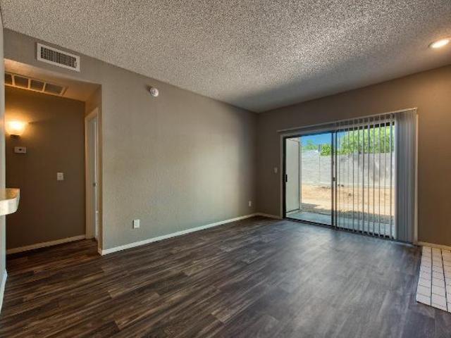 2 Br, 2 bath, Apartment 3015 N Hayden Road