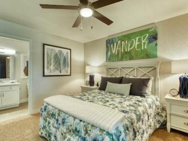 2 Br, 2 bath, Apartment 3033 E Thunderbird Rd
