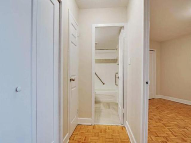 2 Br, 2 bath, Apartment 30 Godstone Road