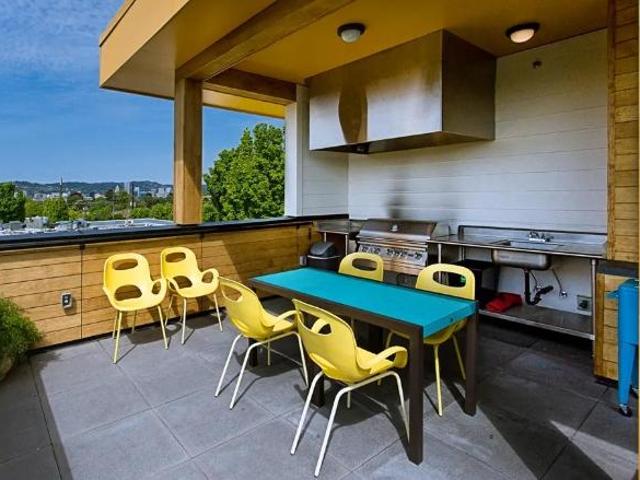 2 Br, 2 bath, Apartment 3150 SE Division St